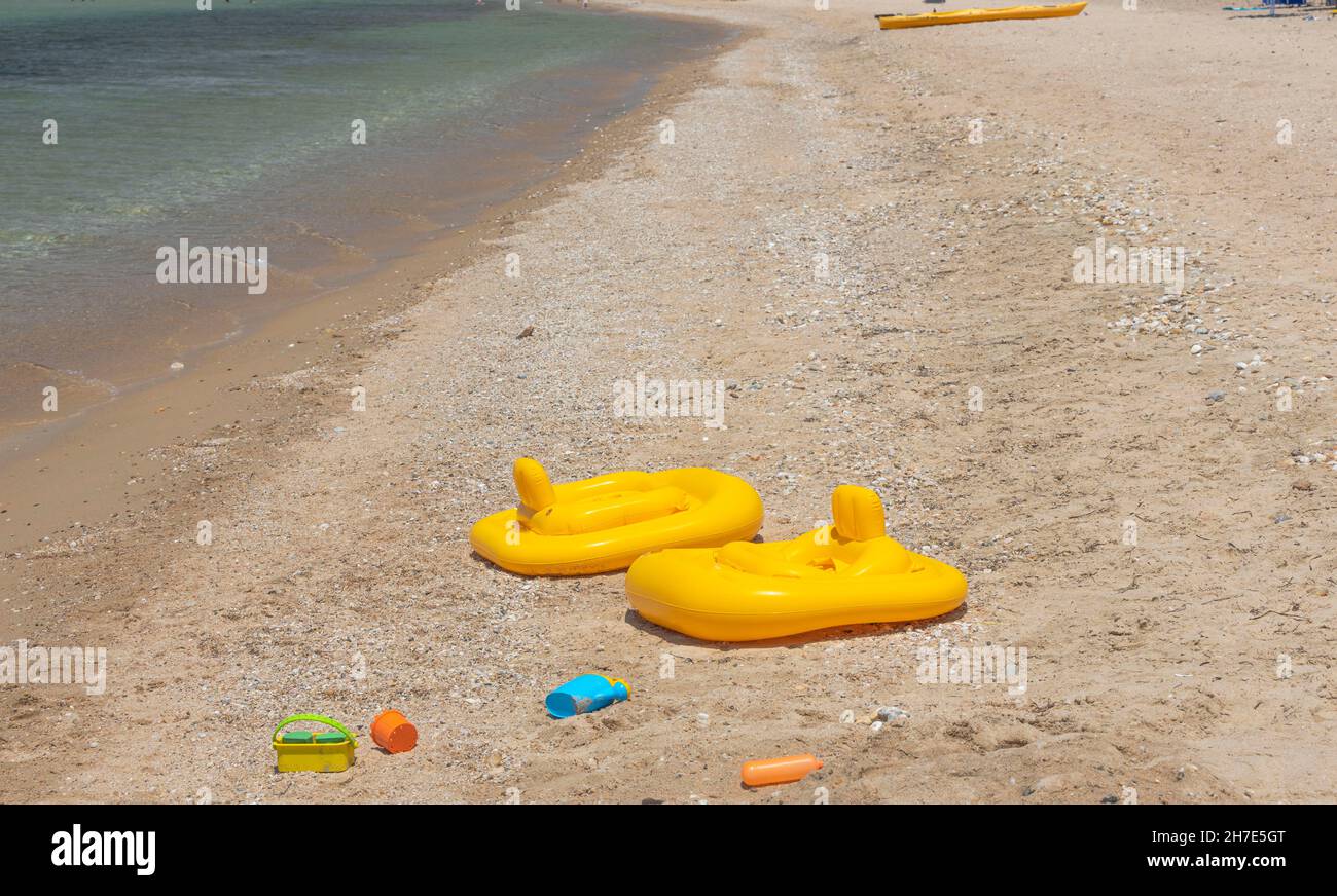 Yellow inflatable pools hi-res stock photography and images - Alamy