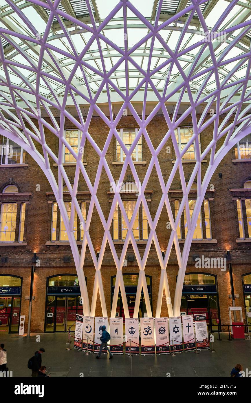 Inside Kings Cross railway station, London, England Stock Photo - Alamy