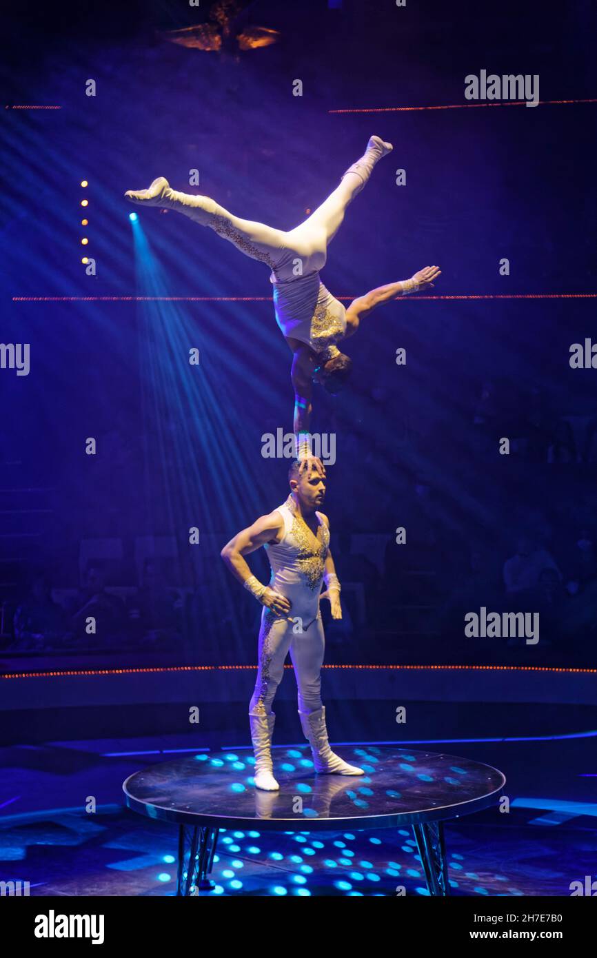 Paris, France. 20th Nov, 2021. Acrobats Fratelli Caveagna Andrea and ...