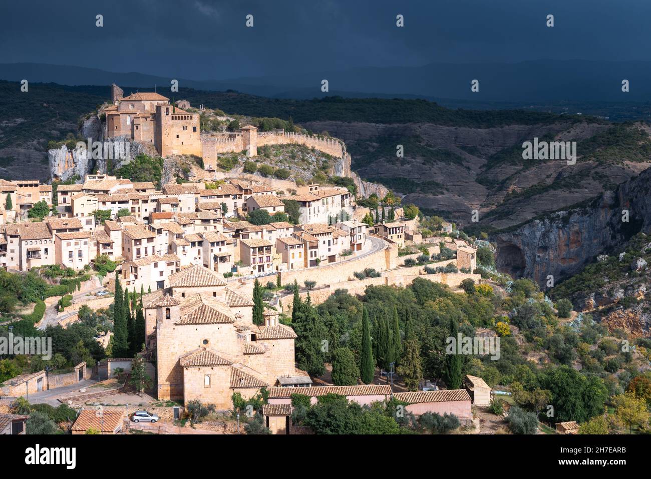 Village scape hi-res stock photography and images - Alamy