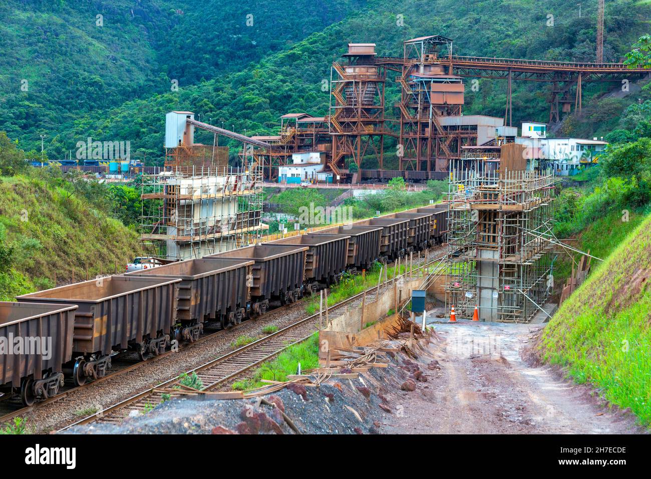 Iron ore train, loading center Stock Photo - Alamy