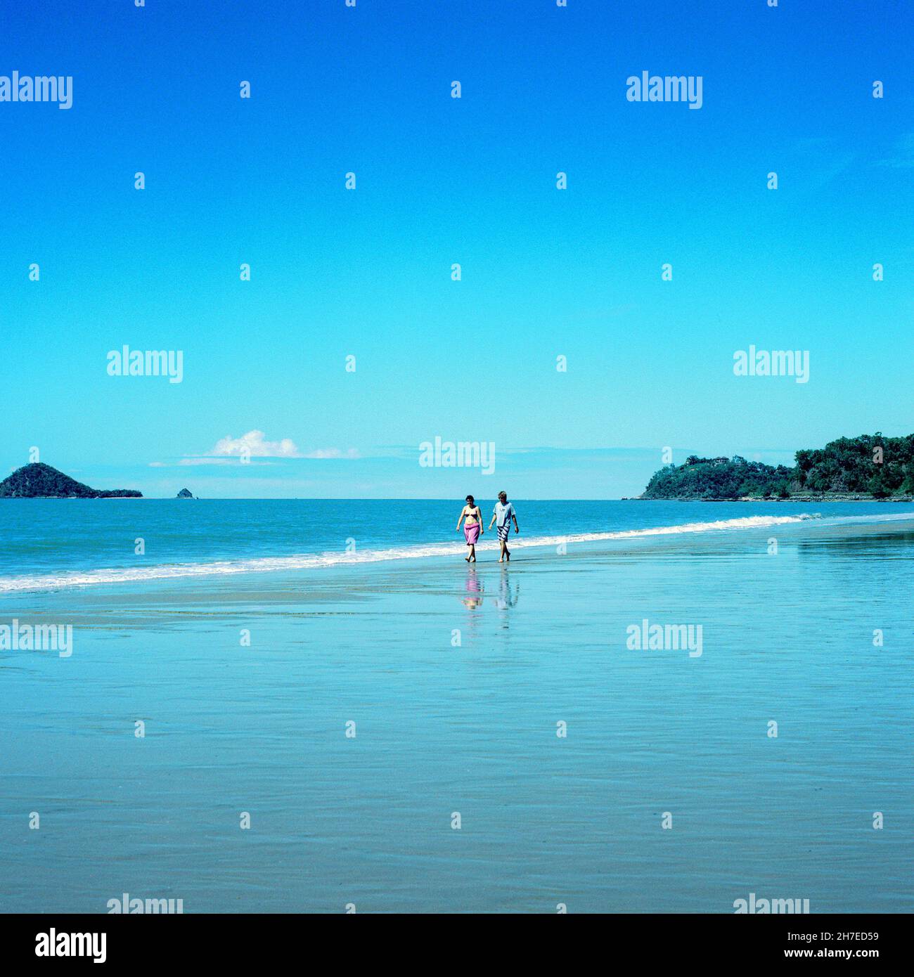 Marlin Bay beach,near Cairns, Queensland,Australia Stock Photo - Alamy