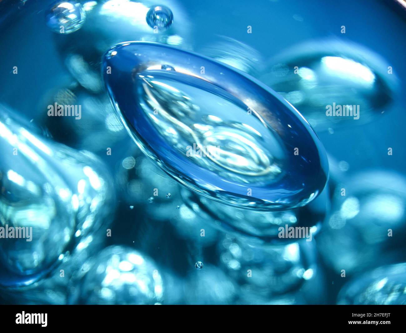 Closeup of the light blue bubbles in the water - good for wallpapers ...