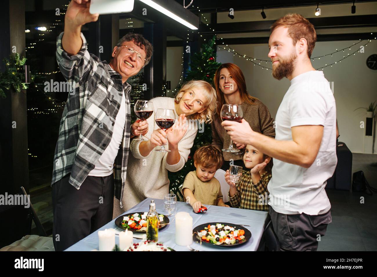 Posing for a selfie big family on a christmas gathering and celebration ...