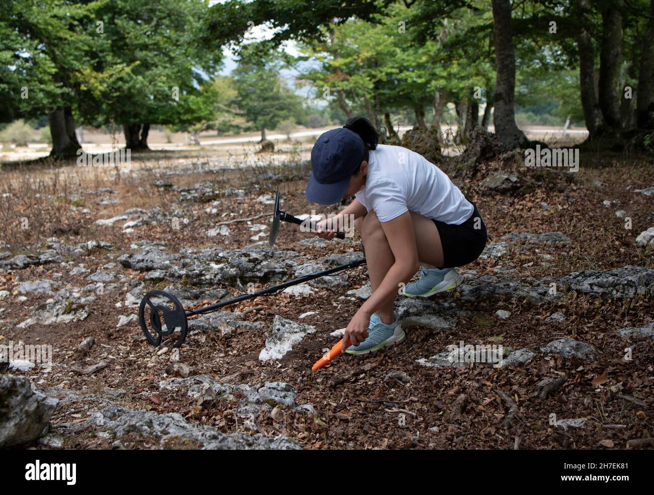 Woman metal detector hi-res stock photography and images - Alamy