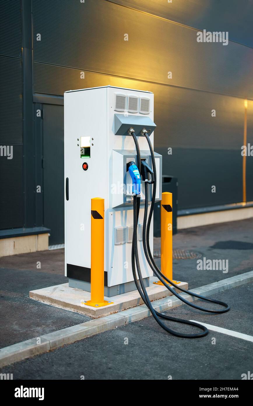 Electric car charging station on the street Stock Photo - Alamy