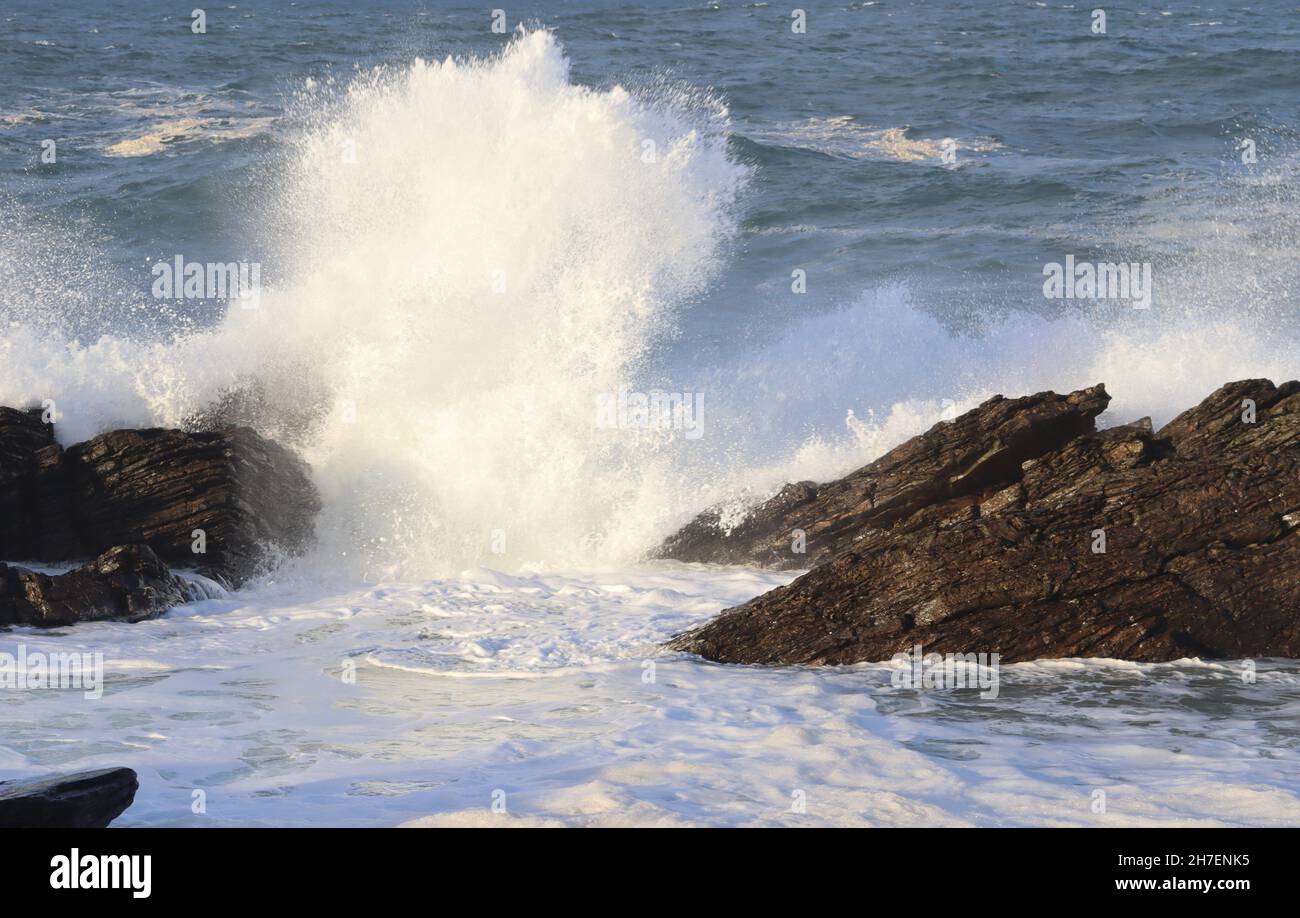Wind-blown, stormy waves Stock Photo - Alamy