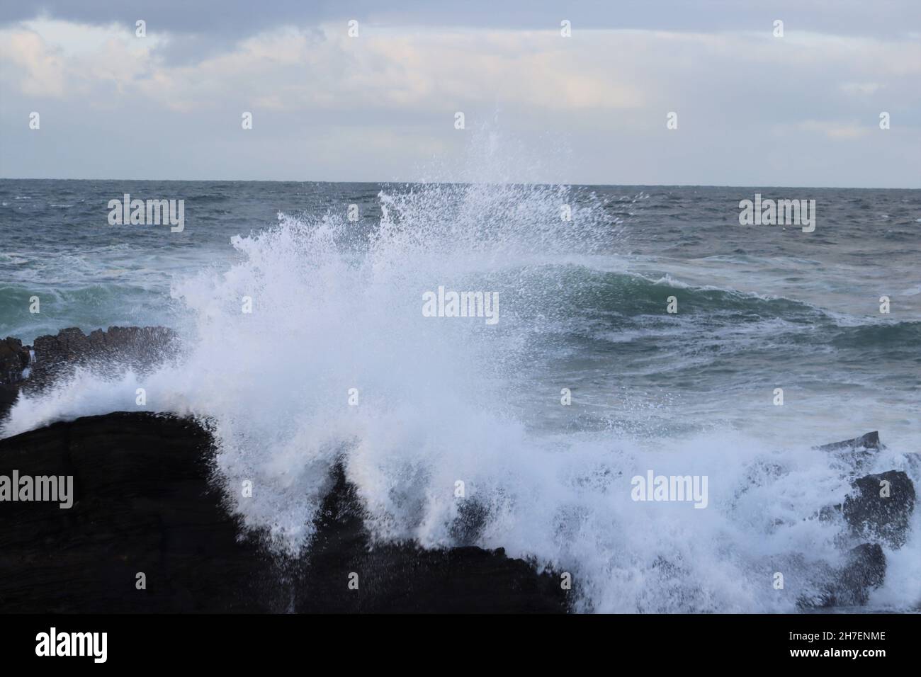 Wind-blown, stormy waves Stock Photo - Alamy