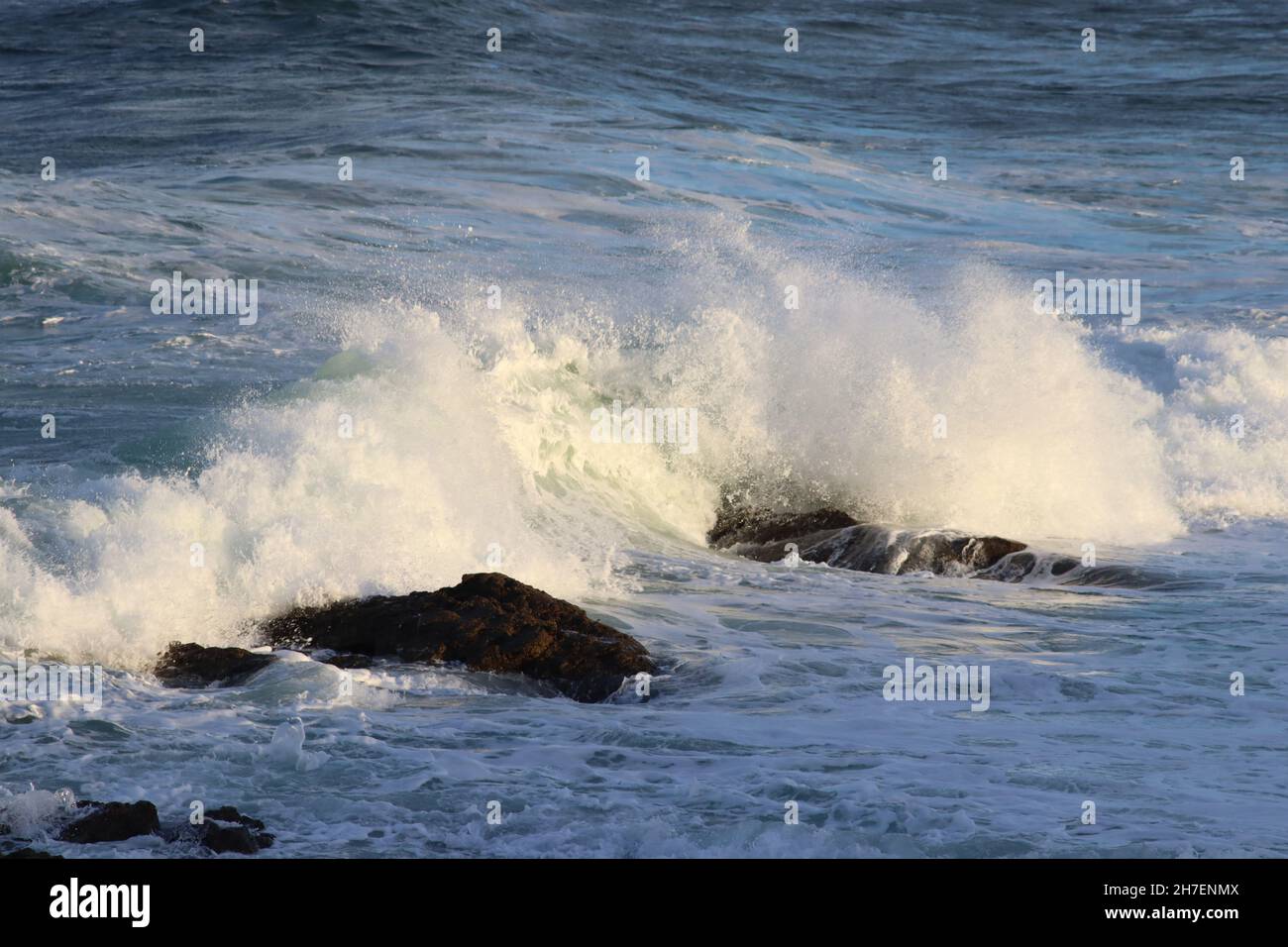 Wind-blown, stormy waves Stock Photo - Alamy