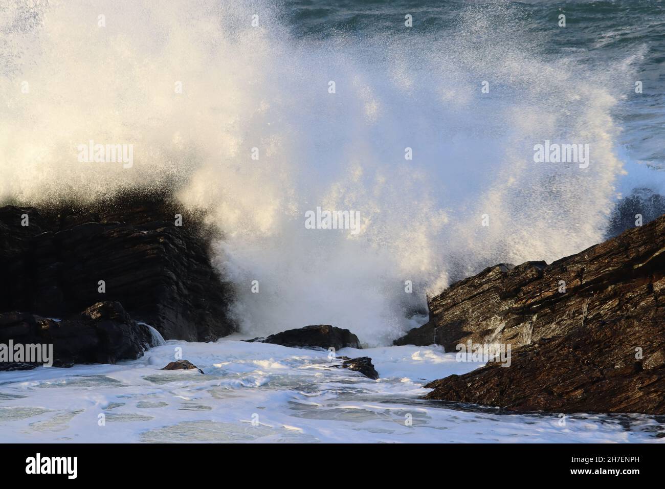 Wind-blown, stormy waves Stock Photo - Alamy