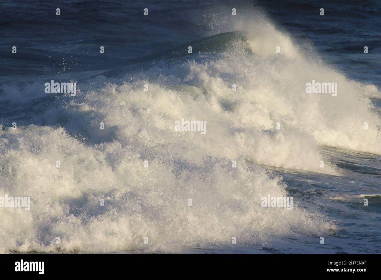Wind-blown, stormy waves Stock Photo - Alamy