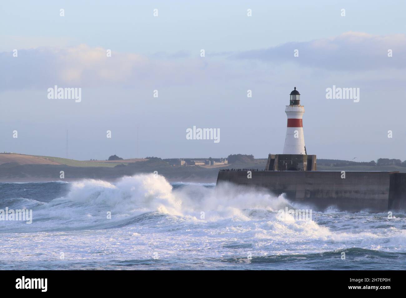 Dashing wave hi-res stock photography and images - Alamy