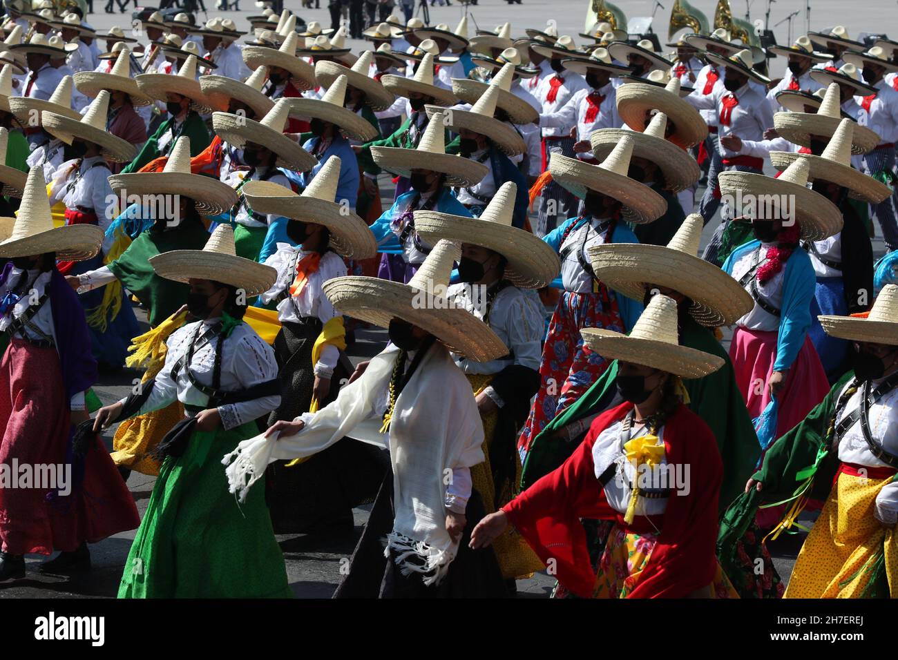Non Exclusive: Military disguised as the heroes of the Mexican ...