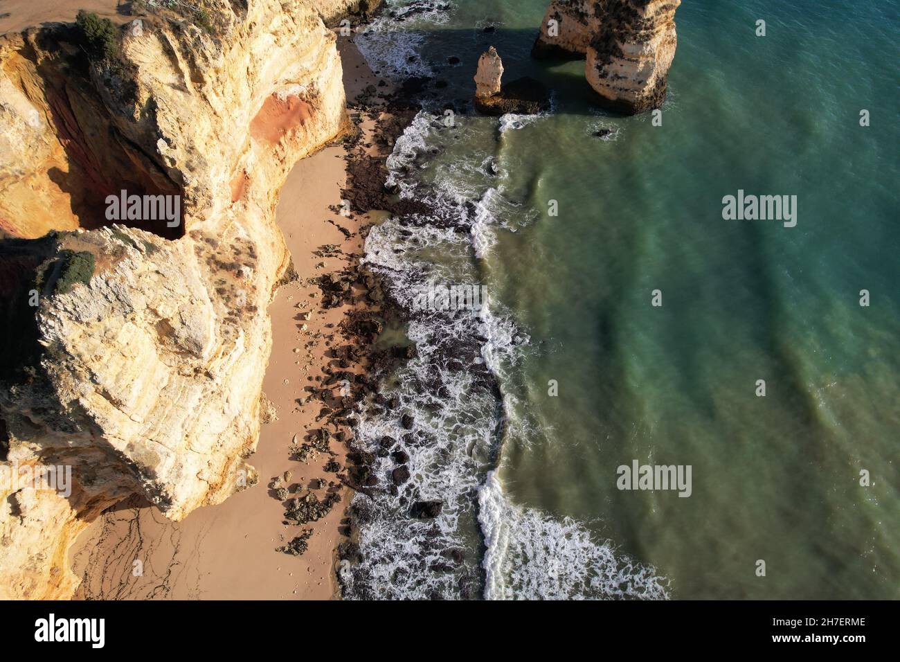 Beach and waves from top view. Turquoise water background. Summer ...