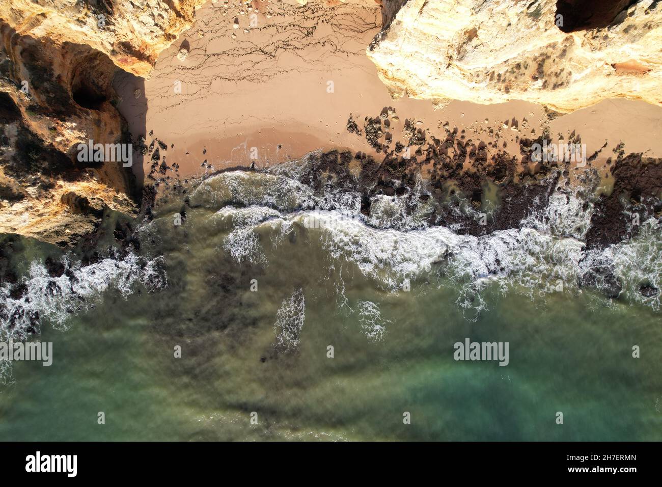 Beach and waves from top view. Turquoise water background. Summer ...