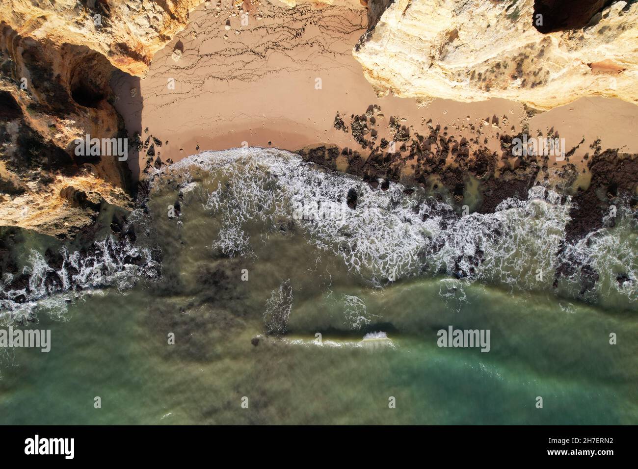 Beach and waves from top view. Turquoise water background. Summer ...