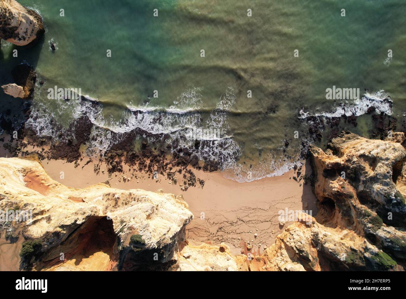 Beach and waves from top view. Turquoise water background. Summer ...