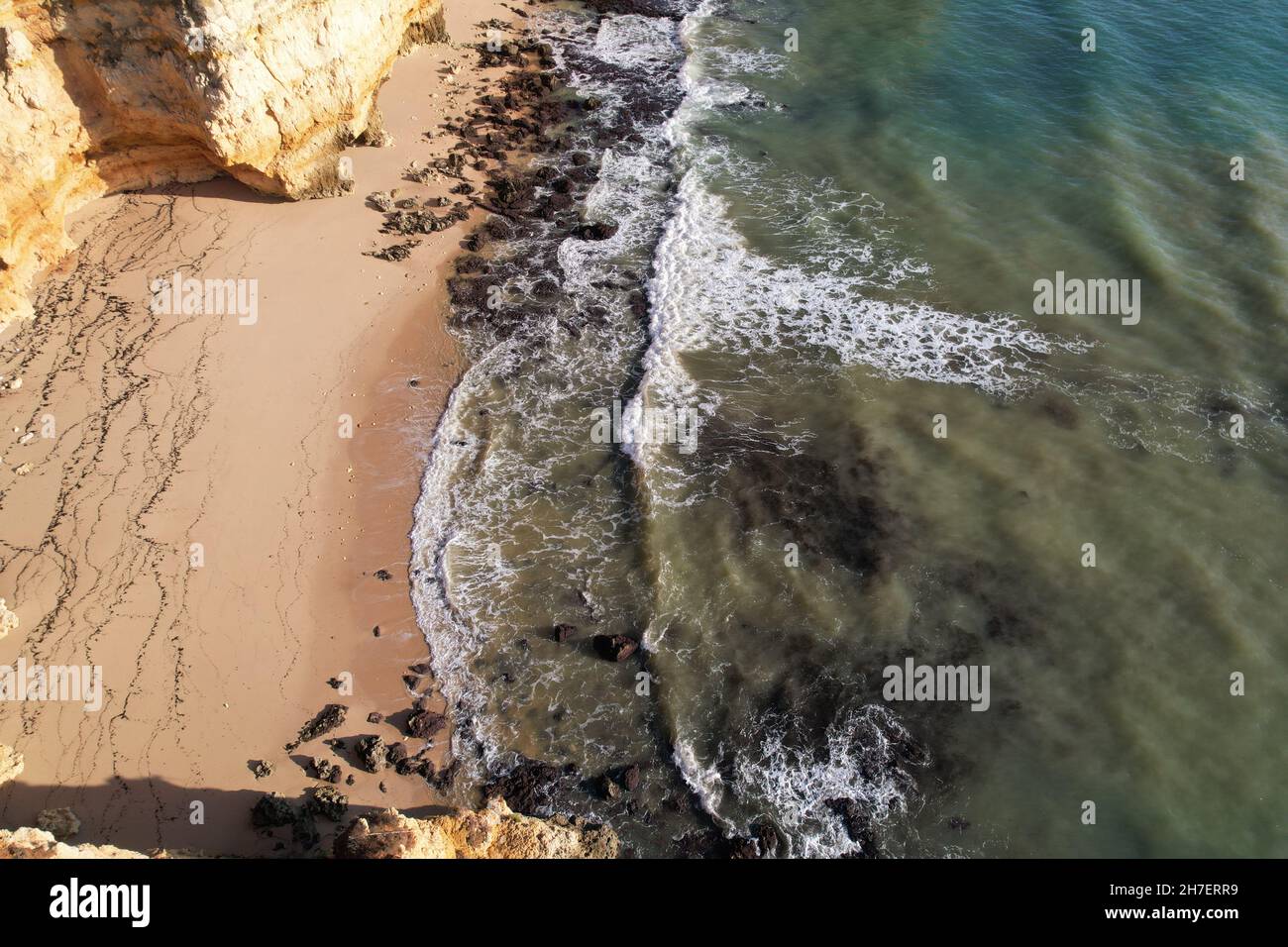Beach and waves from top view. Turquoise water background. Summer ...