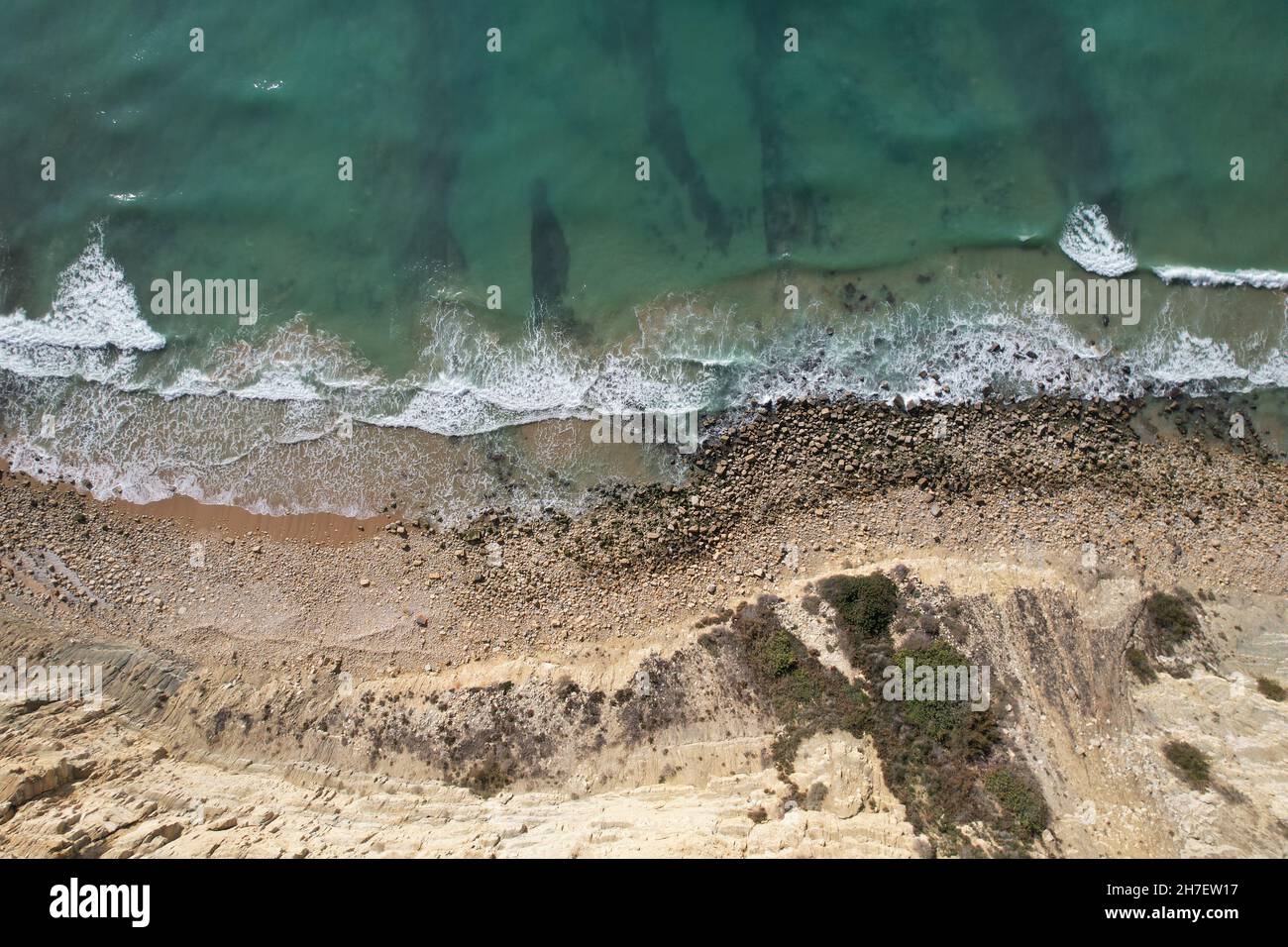 Beach and waves from top view. Turquoise water background. Summer ...