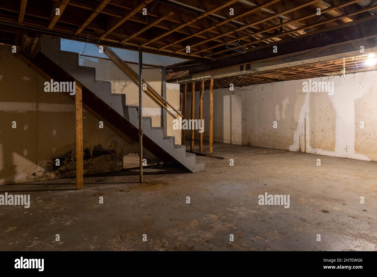 House with stairs leading to basement hi-res stock photography and ...