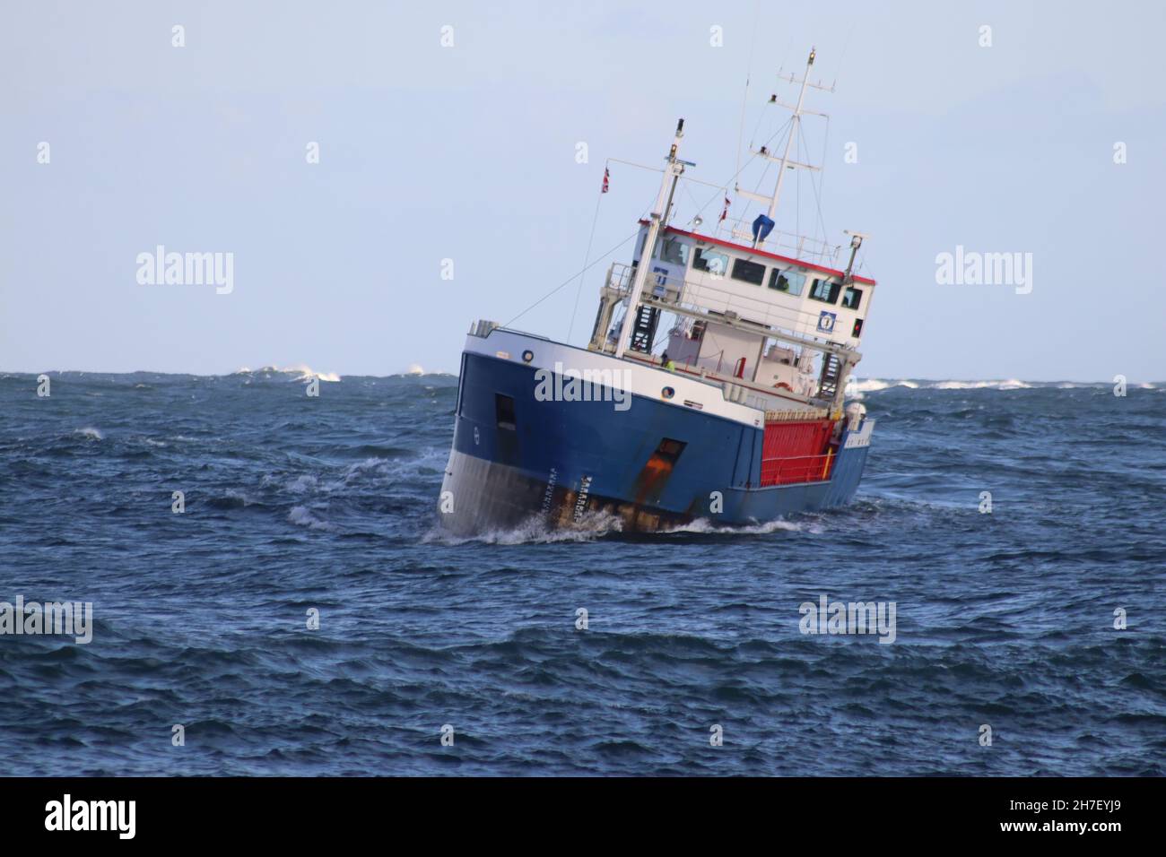 Ship tilting hi-res stock photography and images - Alamy