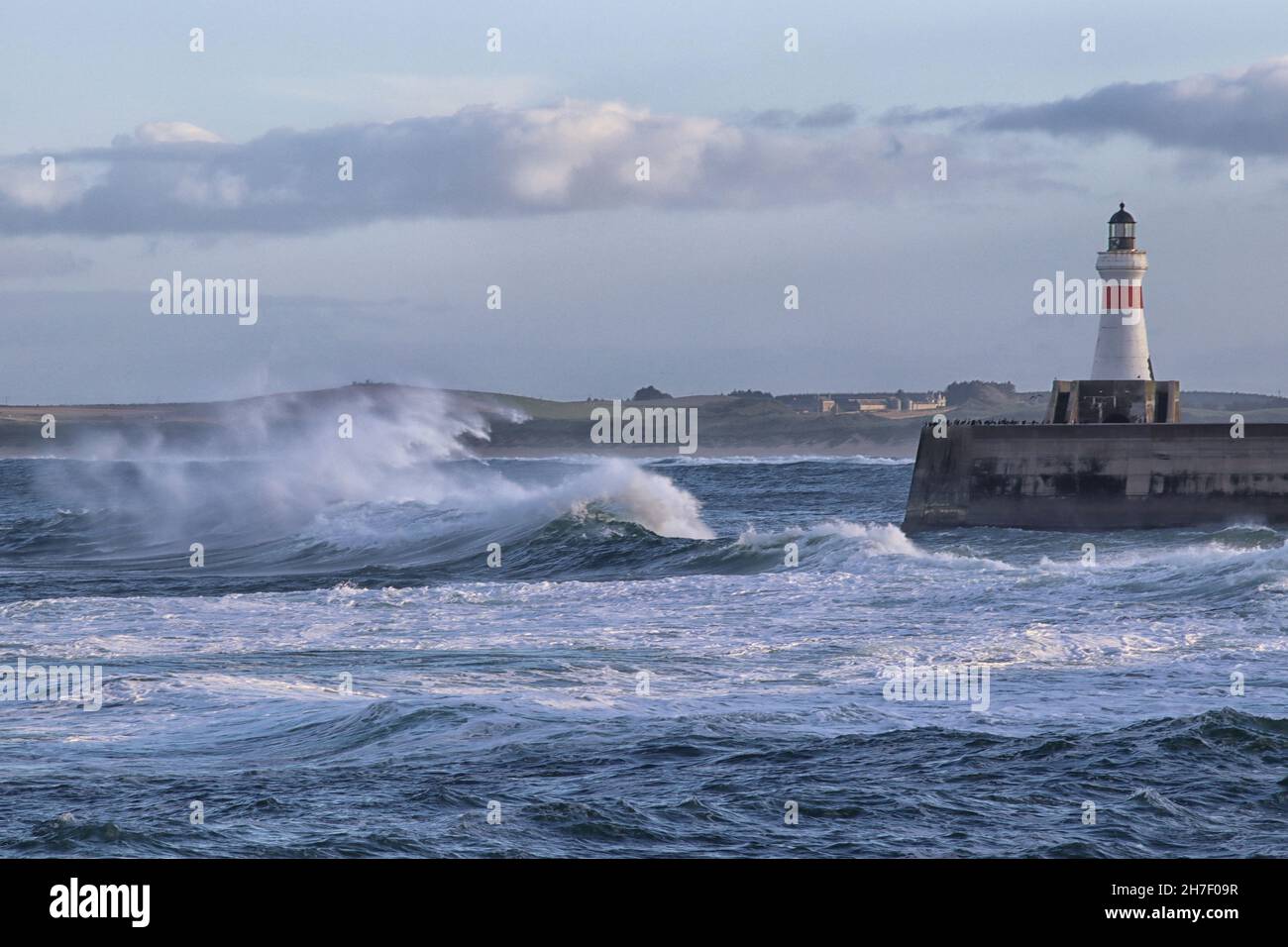 Dashing wave hi-res stock photography and images - Alamy