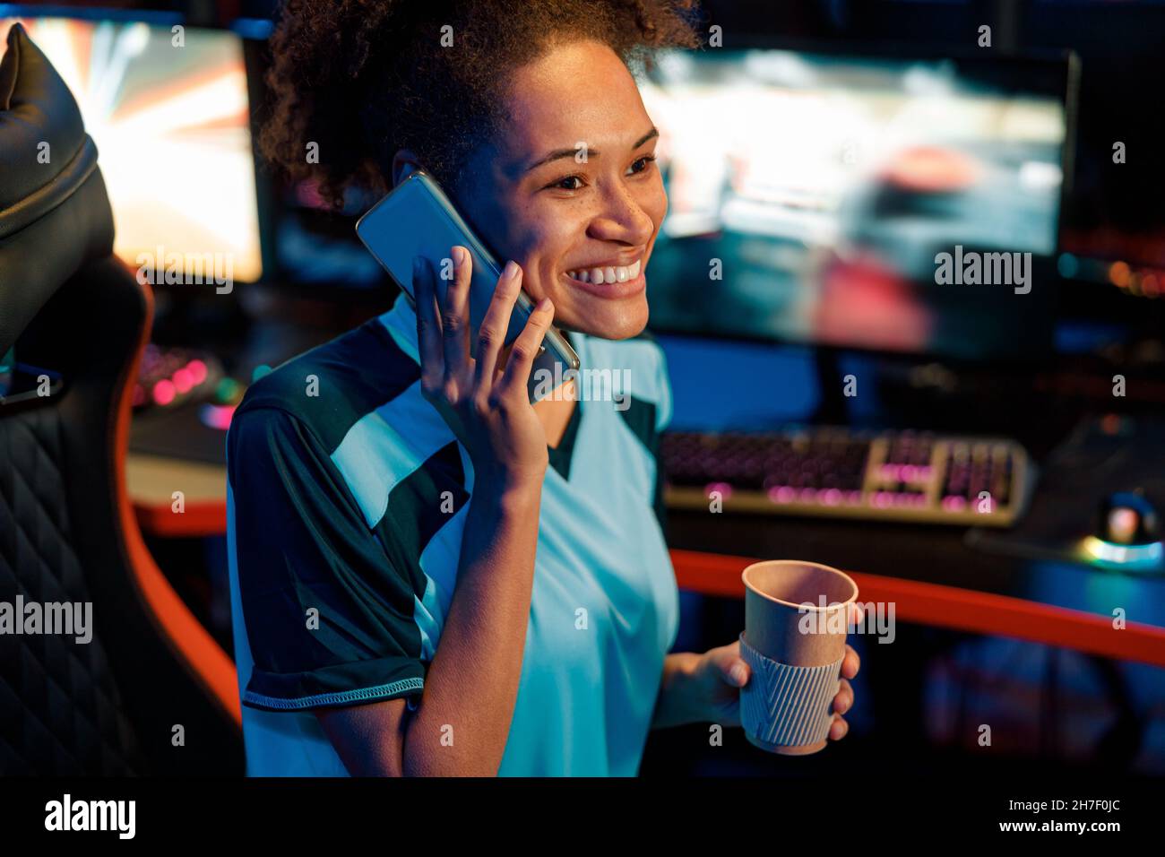 Female gamer hi-res stock photography and images - Alamy