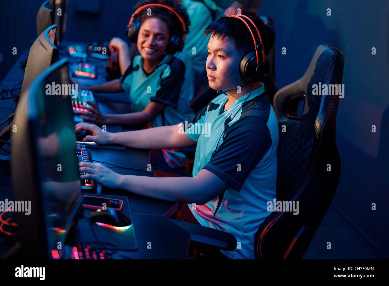 Online multiplayer game hi-res stock photography and images - Alamy