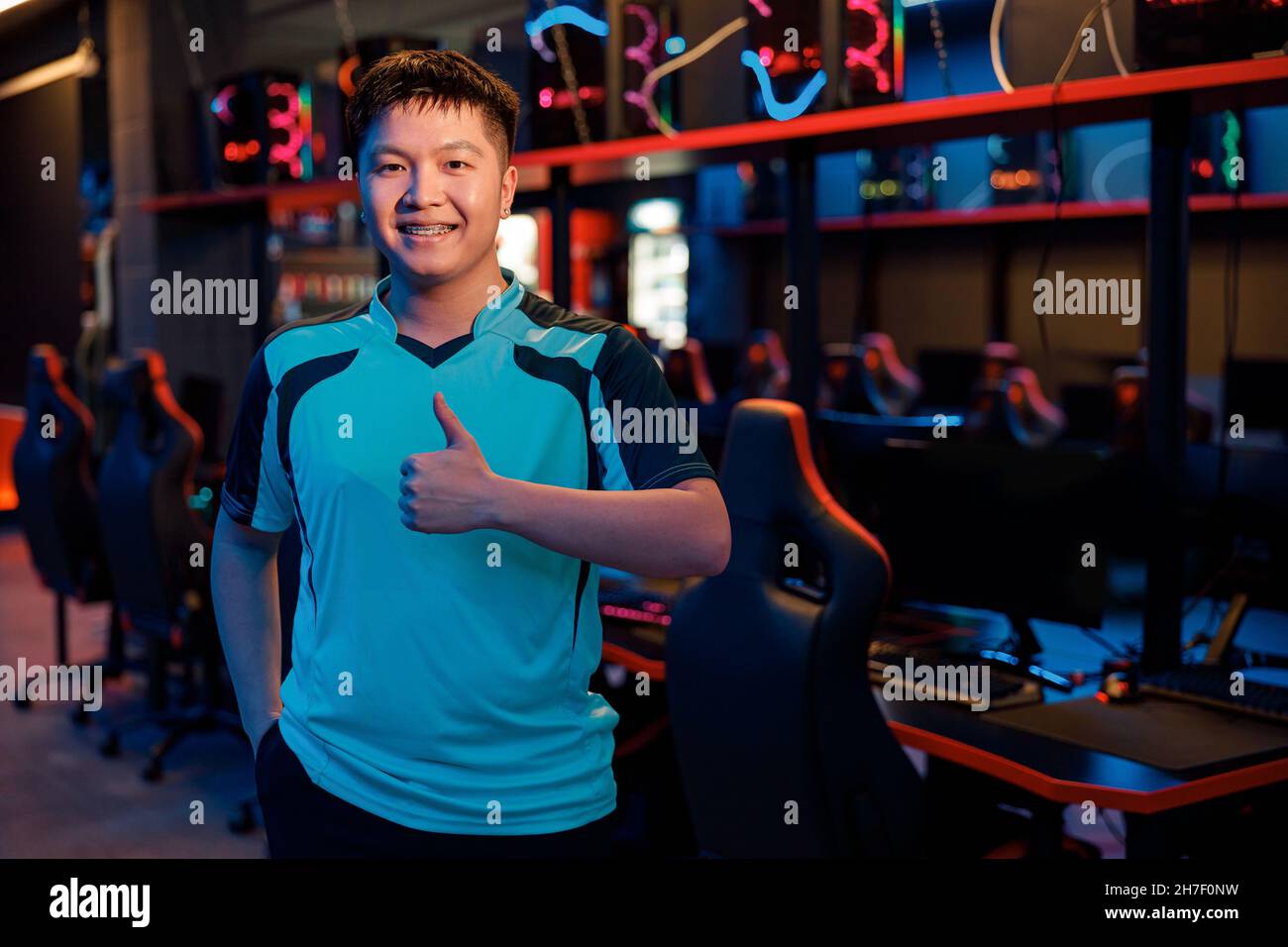 Esports gamer well played in tournament at cyber club Stock Photo - Alamy