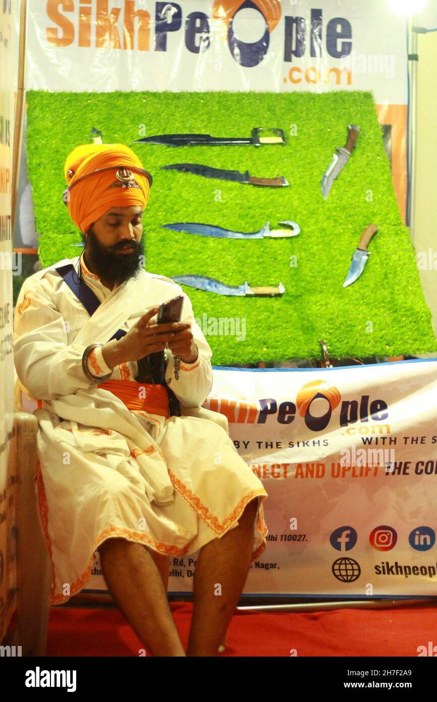 New Delhi, India. 19th Nov, 2021. The traditional Sikh attire worn by a ...
