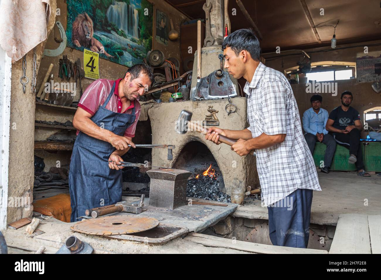 Hand forging hi-res stock photography and images - Alamy