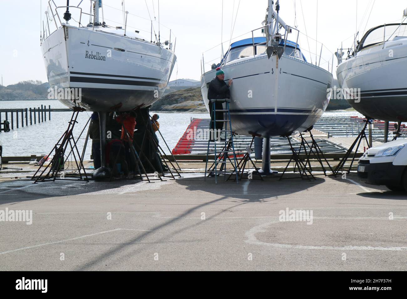 Spring preparation of sail yacht Stock Photo - Alamy