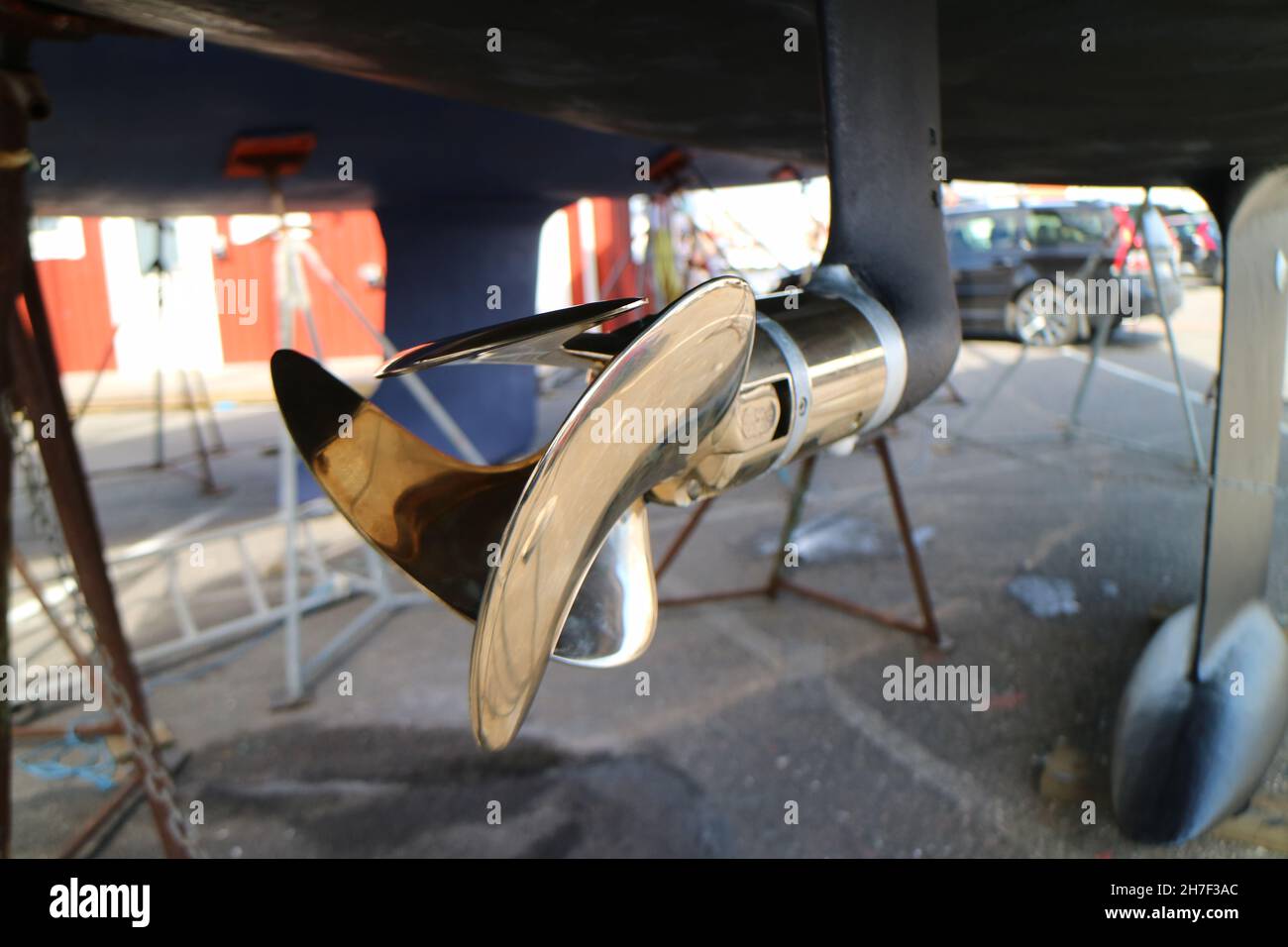 Folding propeller on sail yacht drive Stock Photo - Alamy