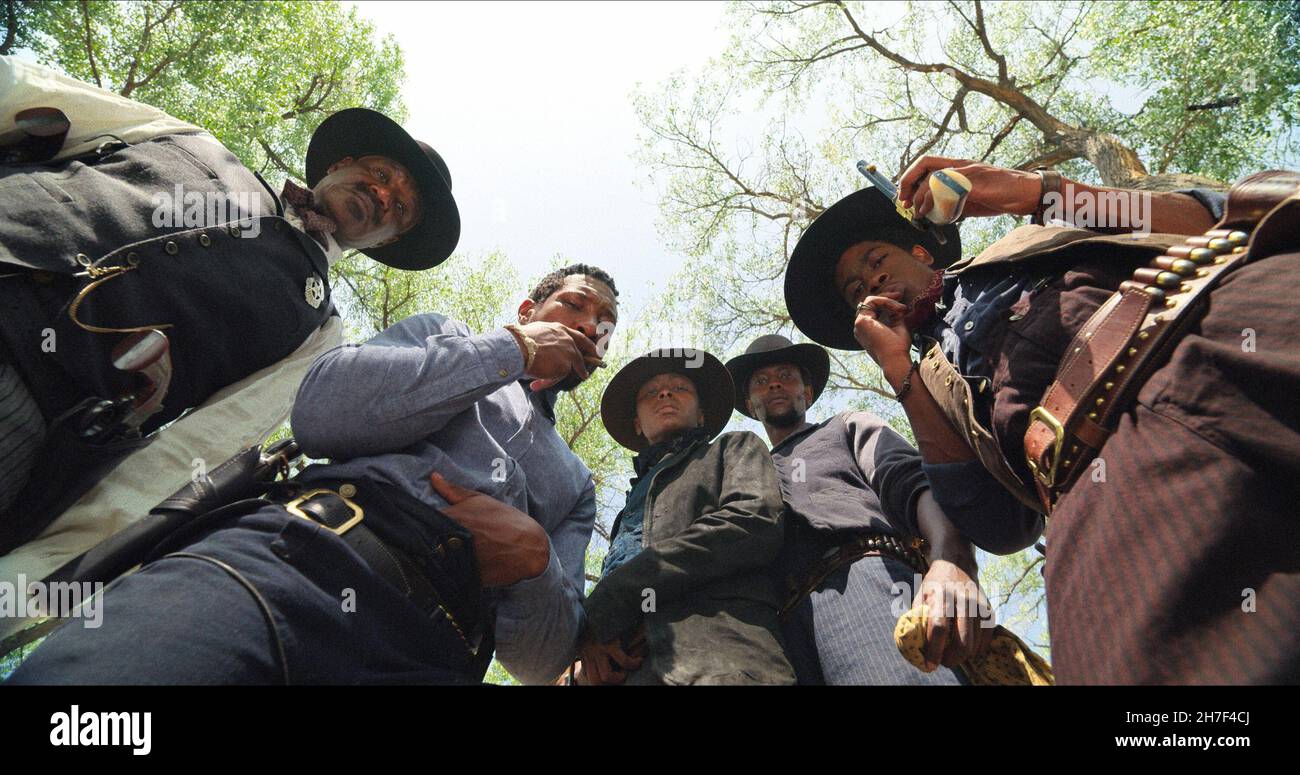 THE HARDER THEY FALL, from left: Delroy Lindo, Jonathan Majors ...