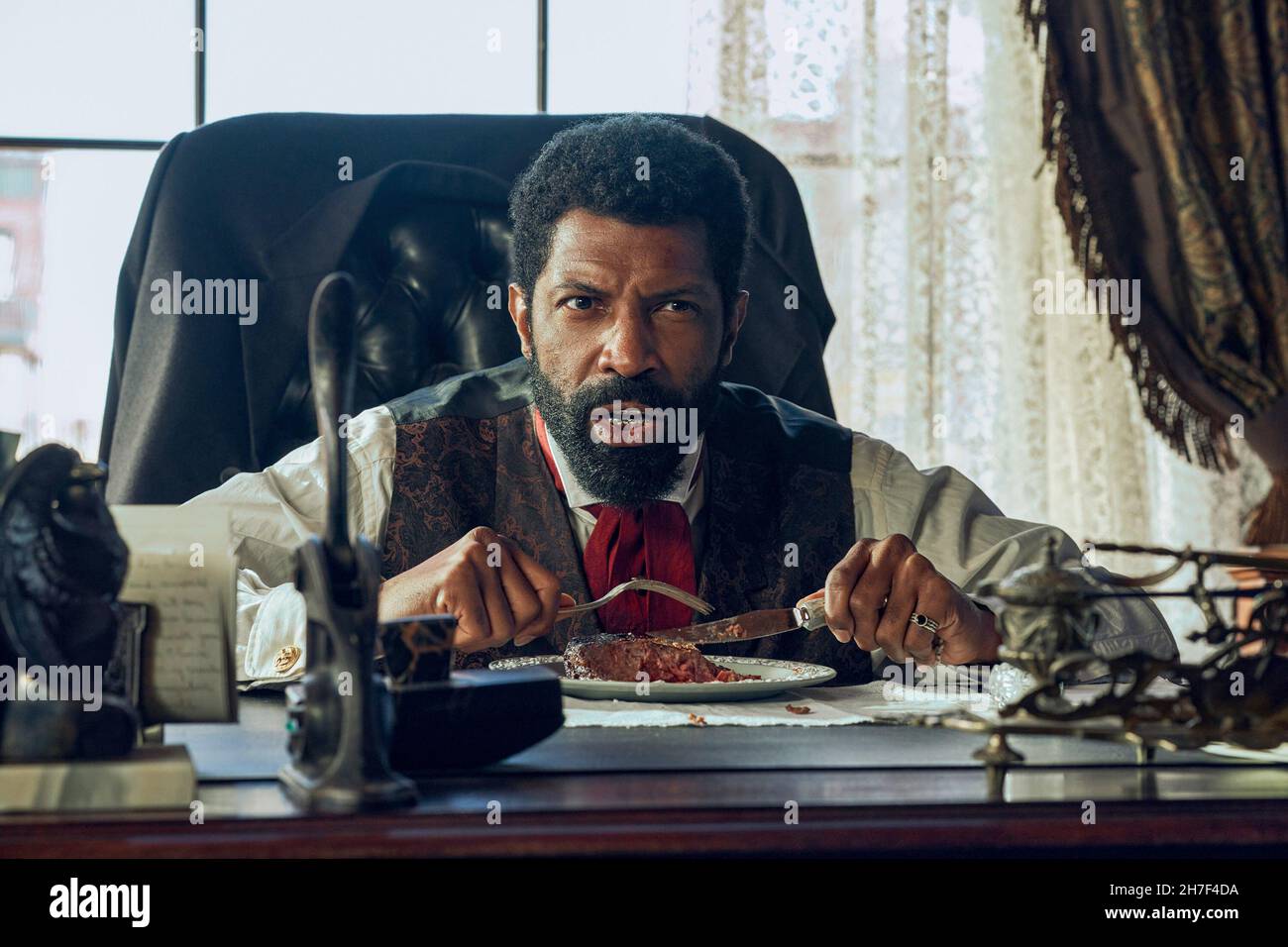 THE HARDER THEY FALL, Deon Cole, 2021. ph: David Lee / © Netflix ...