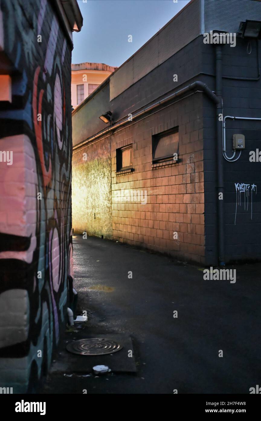 Graffiti night urban alley hi-res stock photography and images - Alamy