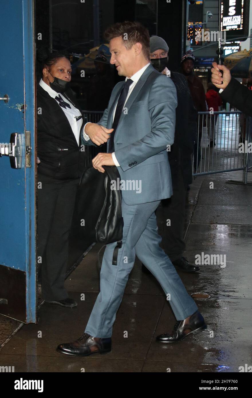 New York, NY, USA. 22nd Nov, 2021. Jeremy Renner arrives at Good ...