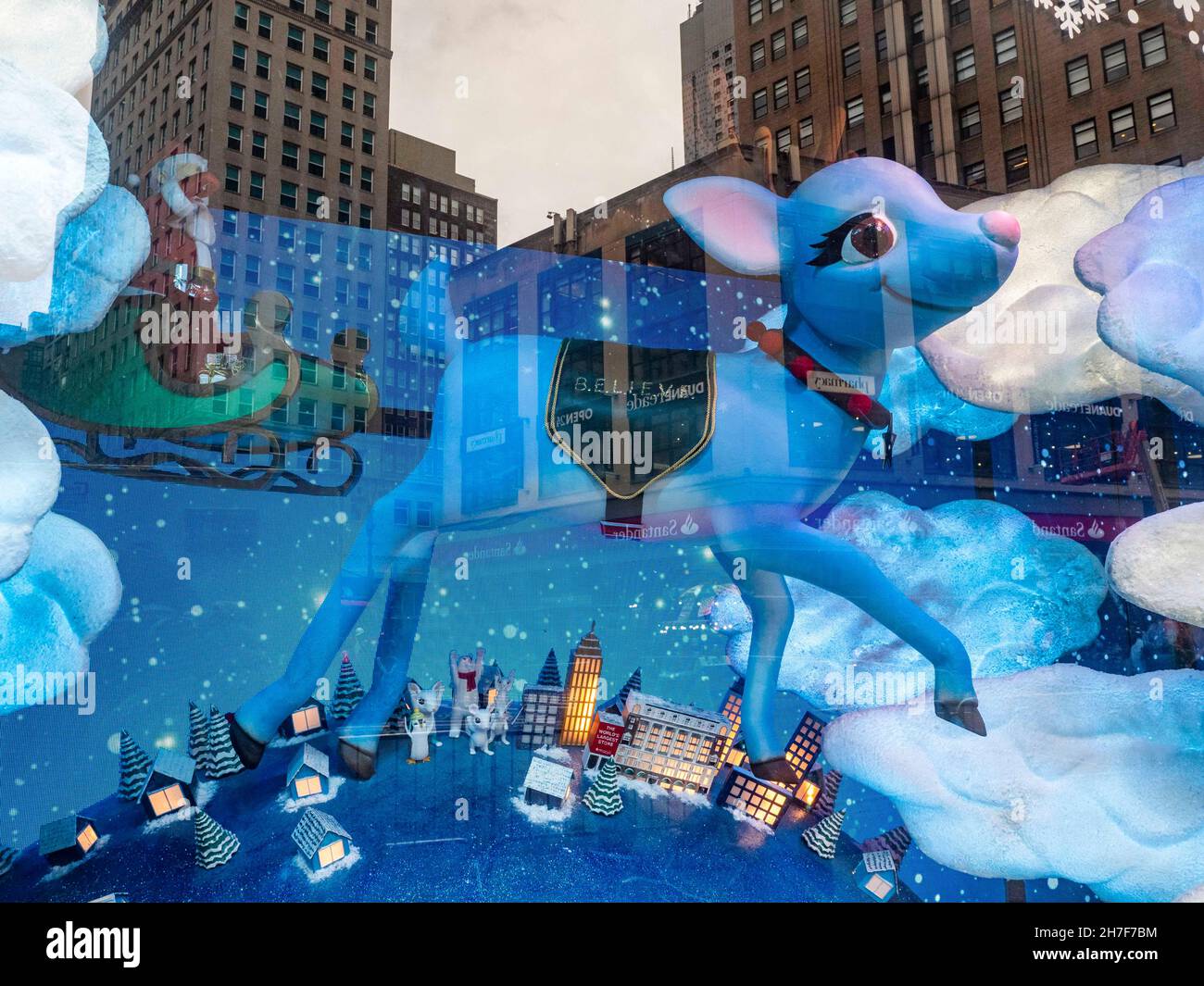 Holidaywindows hi-res stock photography and images - Alamy