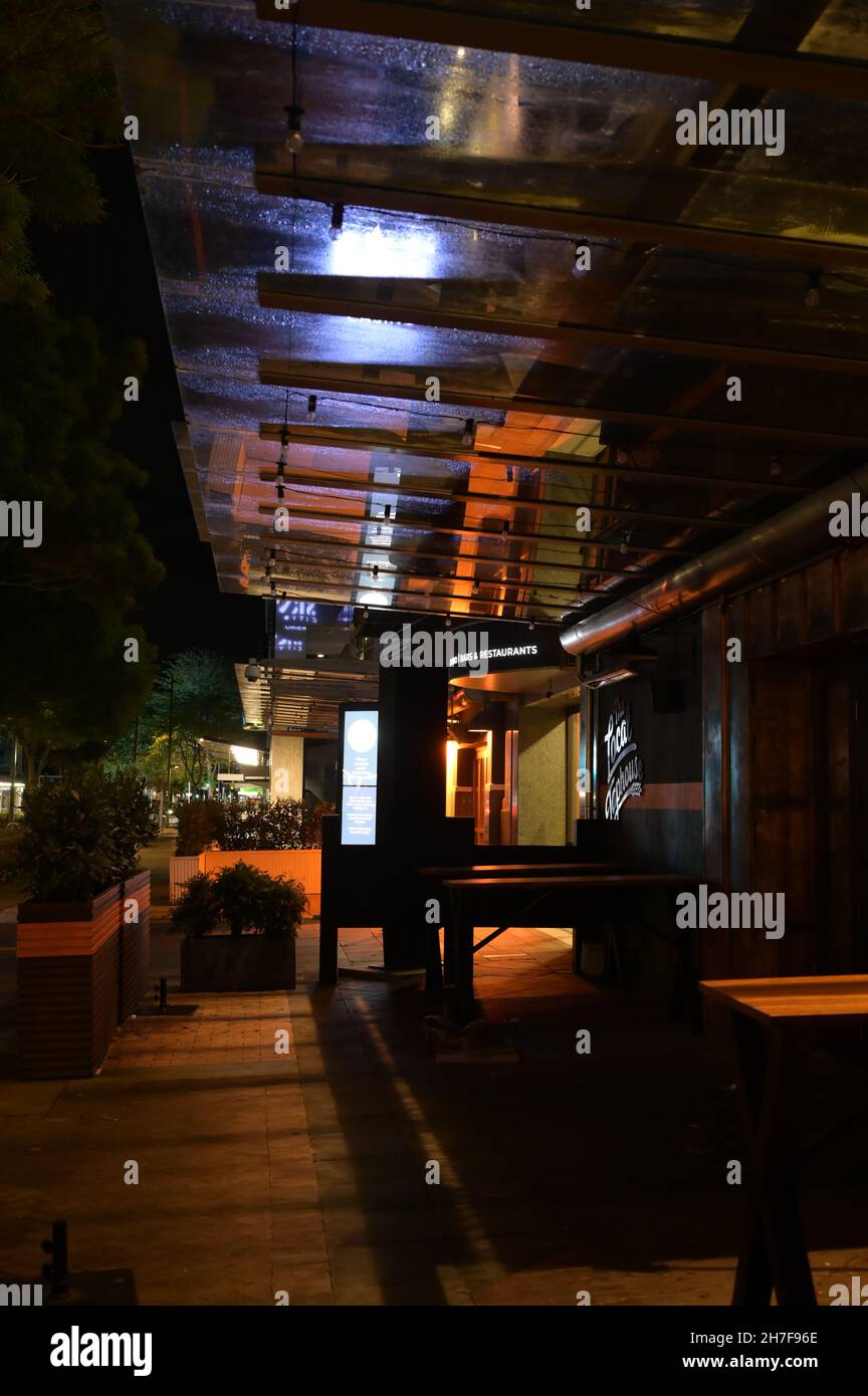 Exterior view of a restaurant building in the night Stock Photo - Alamy