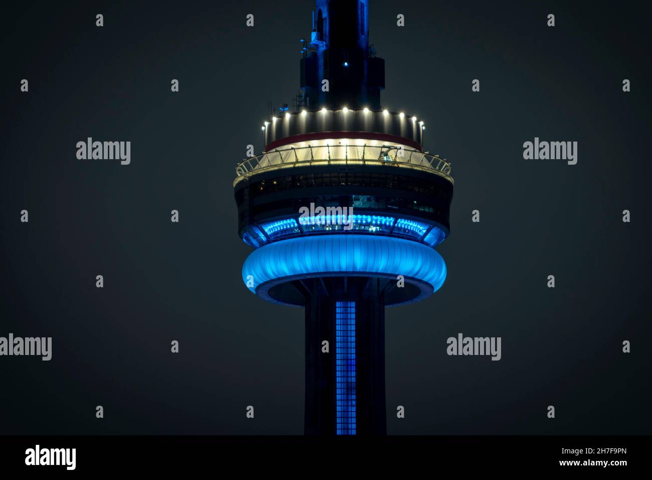 Cn tower toronto observation deck hi-res stock photography and images ...