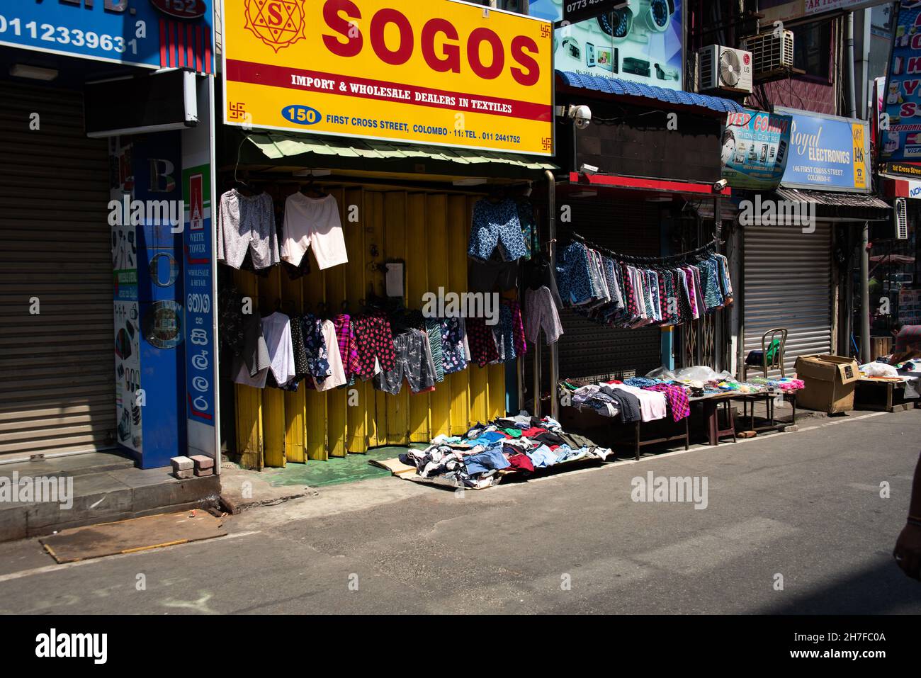 COLOMBO, SRI LANKA - Apr 11, 2019: The streets of Pettah Market in ...