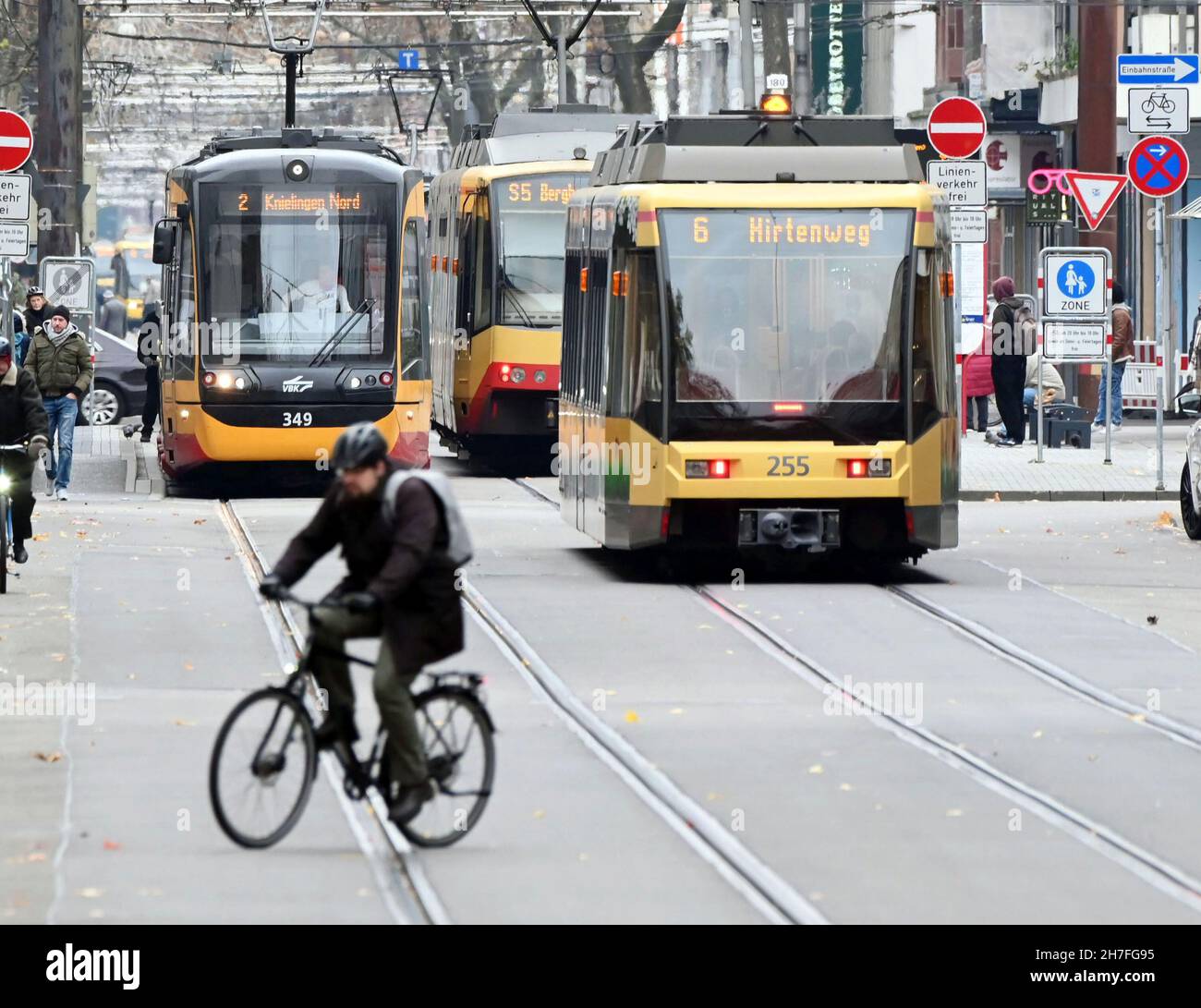 Karlsruhe, Germany. 21st Nov, 2021. Trams drive through the city center ...