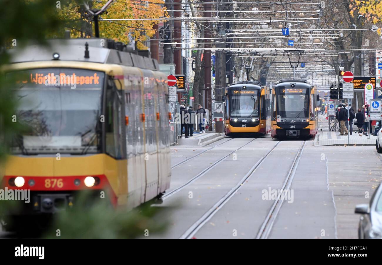 Karlsruhe, Germany. 21st Nov, 2021. Trams drive through the city center ...