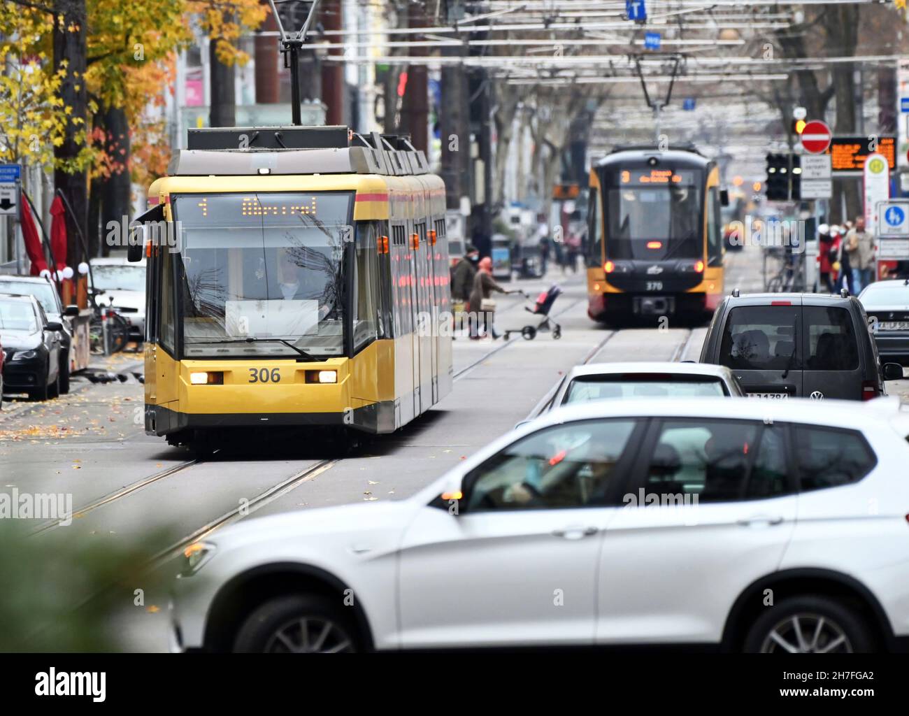 Karlsruhe, Germany. 21st Nov, 2021. Trams drive through the city center ...