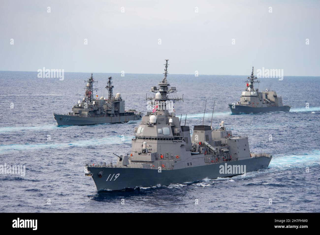 211121-N-TD381-1549 PHILIPPINE SEA (Nov. 21, 2021) Japan Maritime Self ...