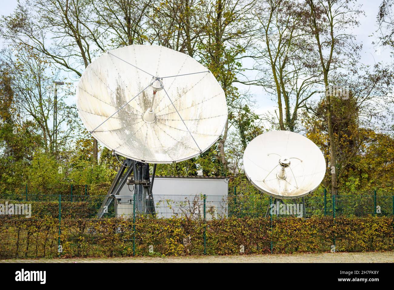 Backdrop of satellite dishes hi-res stock photography and images - Alamy