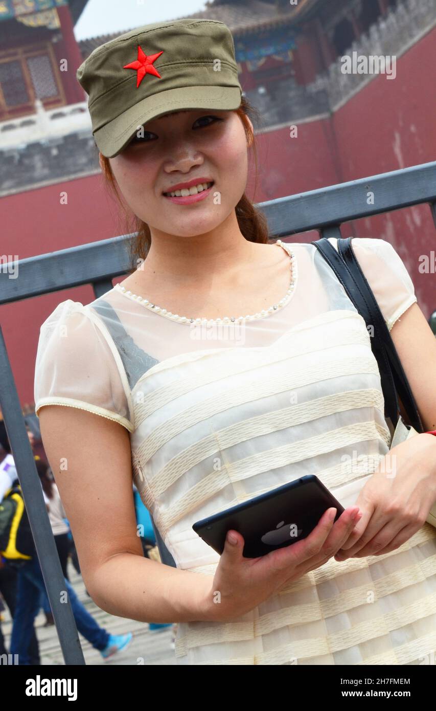 CHINA. BEIJING. YOUNG WOMAN IN THE FORBIDDEN CITY Stock Photo - Alamy