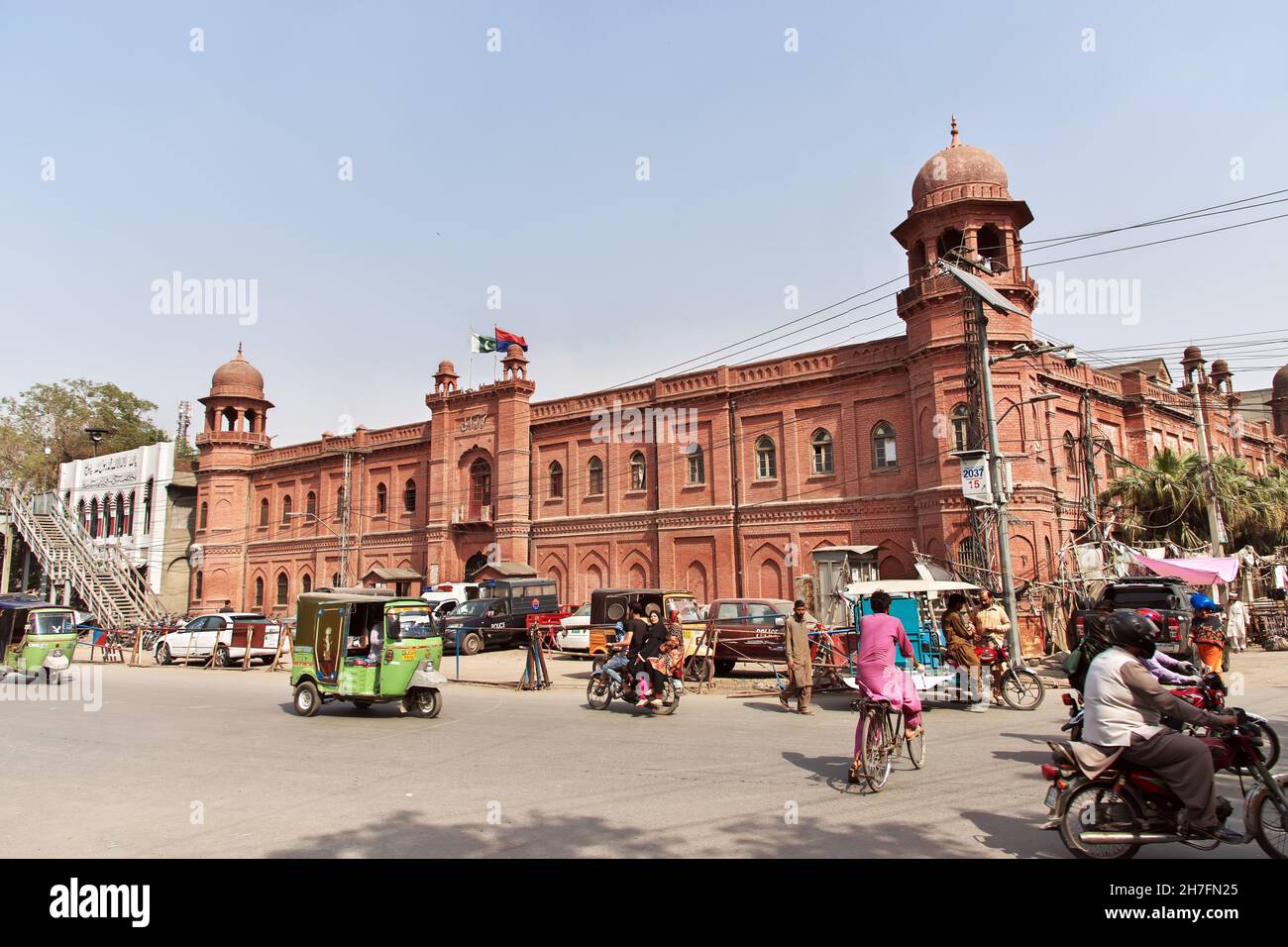 Police building in Lahore, Punjab province, Pakistan Stock Photo - Alamy