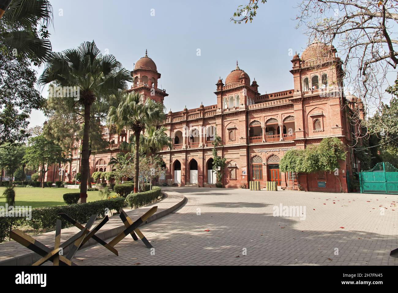 University building in Lahore, Punjab province, Pakistan Stock Photo ...