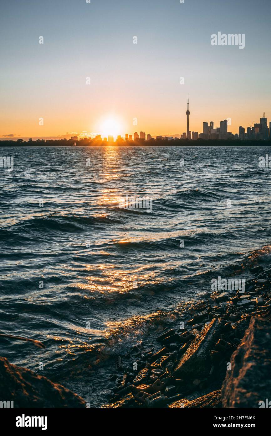 Beautiful scene of Toronto skyline across Lake Ontario Stock Photo - Alamy